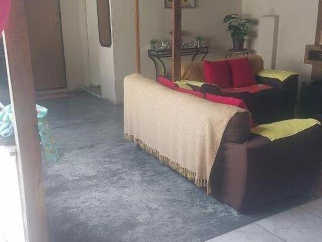Casa térrea na Vila Galvão quase esquina c a Treze de Maio 250m² de terreno 10x25 R$899.990