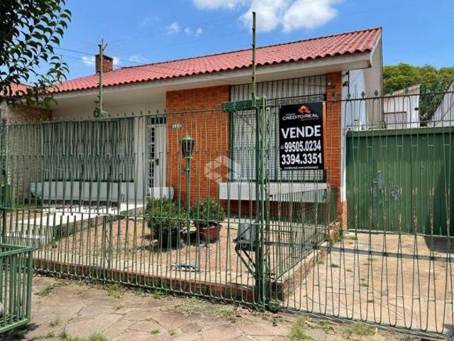 Casa térrea na frente e outra casa nos fundos 1. pavimento, próxima ao Jardim Planalto