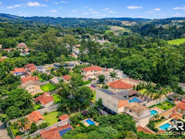 Casa Térrea na Granja Viana, 3 Dorms, 2 Suítes, 10 vagas e Piscina