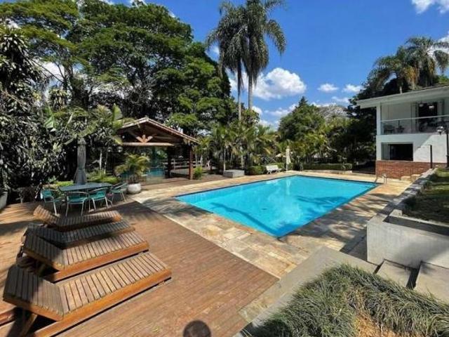 Casa Térrea na Granja Viana Cotia 2.194 m² 4 Dormitórios 3 Suítes 6 Vagas