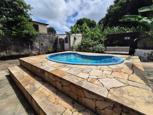 Casa Térrea na Região Central de Roseira com Espaço Comercial, Quintal Amplo, Piscina e Churrasqueir