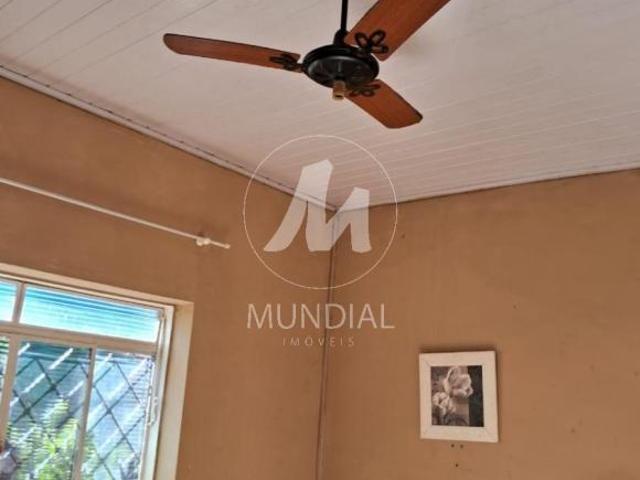 Casa térrea na rua 3 dormitórios