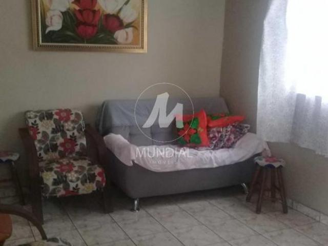 Casa térrea na rua 3 dormitórios