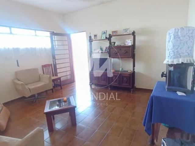 Casa térrea na rua 3 dormitórios