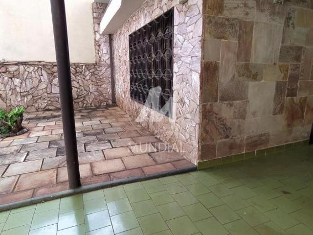 Casa térrea na rua 3 dormitórios