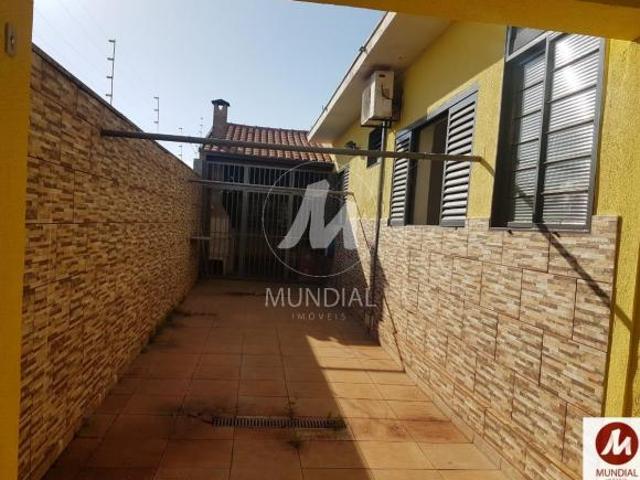 Casa térrea na rua 3 dormitórios, cozinha planejada
