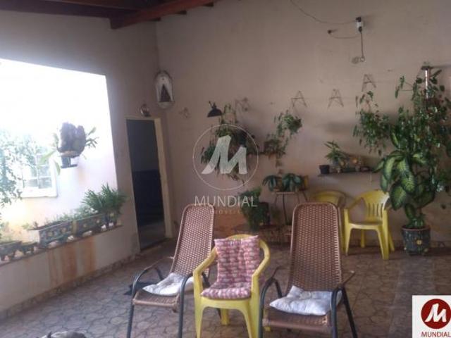 Casa térrea na rua 3 dormitórios, cozinha planejada