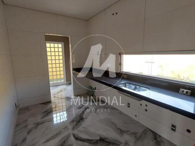 Casa térrea na rua 3 dormitórios/suite, cozinha planejada, portaria 24 horas, lazer, em condomínio