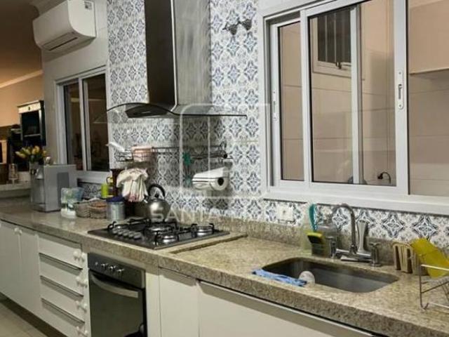 Casa térrea na rua 3 dormitórios/suite, cozinha planejada