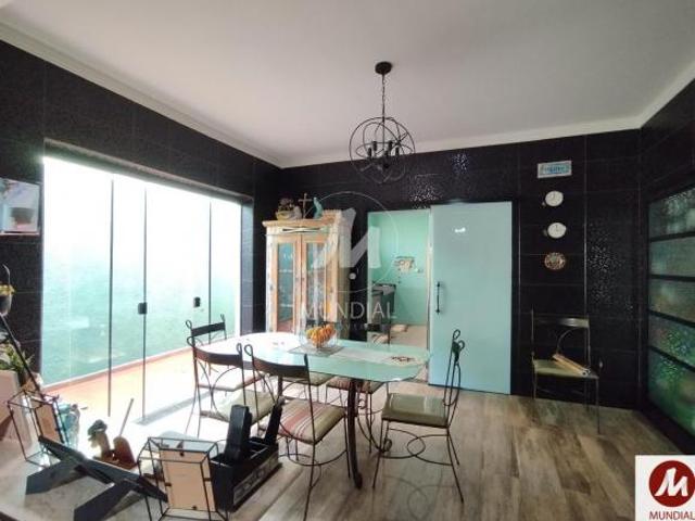 Casa térrea na rua 3 dormitórios/suite, cozinha planejada
