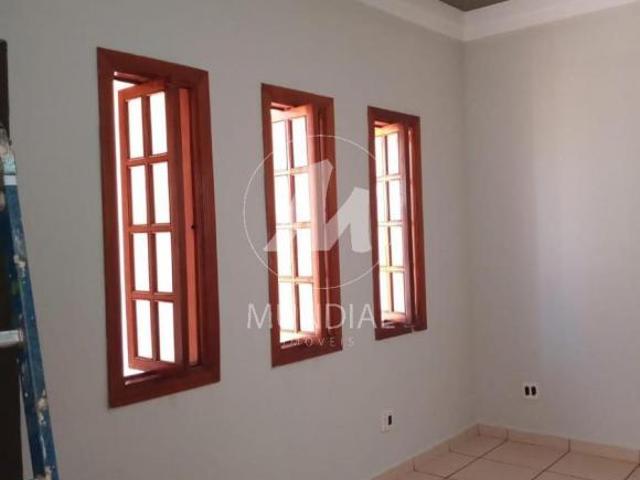 Casa térrea na rua 3 dormitórios/suite, cozinha planejada
