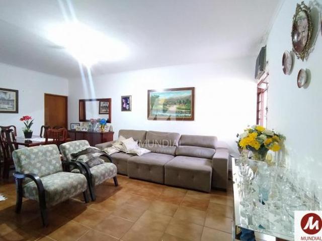 Casa térrea na rua 3 dormitórios/suite
