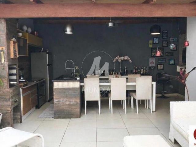 Casa térrea na rua 2 dormitórios, cozinha planejada