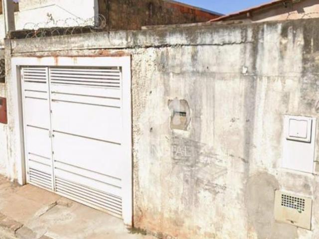Casa térrea na rua 2 dormitórios, cozinha planejada