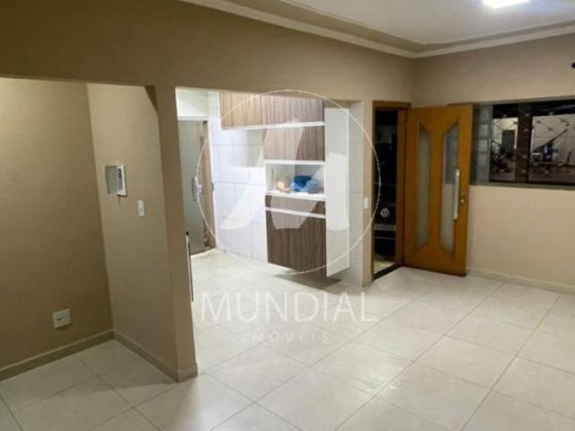 Casa térrea na rua 2 dormitórios, cozinha planejada, em condomínio fechado