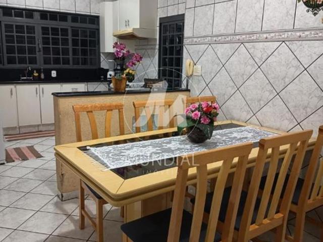 Casa térrea na rua 2 dormitórios/suite, cozinha planejada