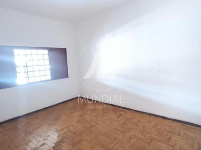 Casa térrea na rua 4 dormitórios