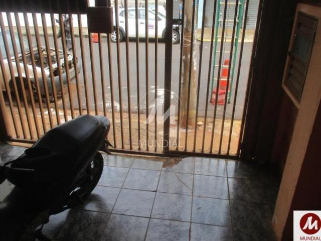 Casa térrea na rua 4 dormitórios