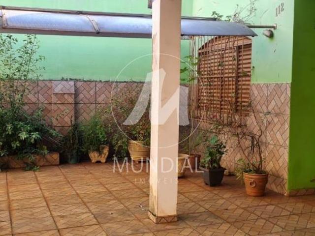 Casa térrea na rua 4 dormitórios