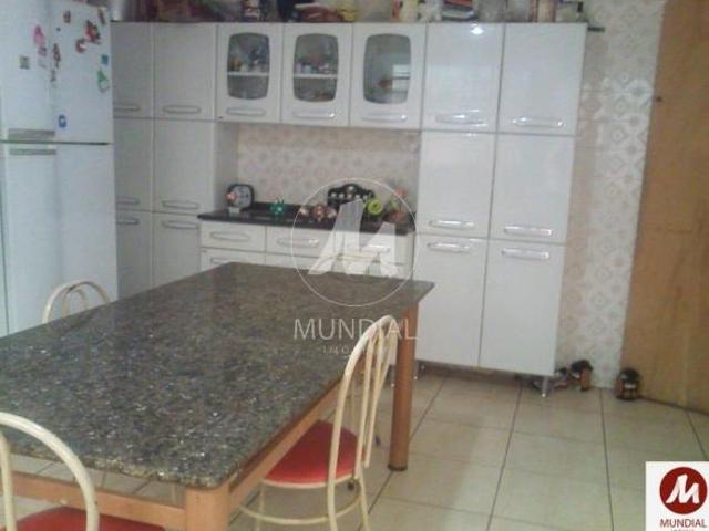 Casa térrea na rua 4 dormitórios, cozinha planejada