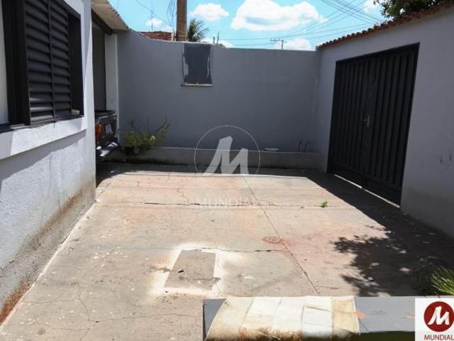 Casa térrea na rua 4 dormitórios, cozinha planejada