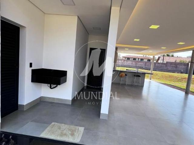 Casa térrea na rua 4 dormitórios/suite