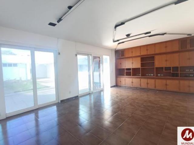 Casa térrea na rua 8 dormitórios, cozinha planejada