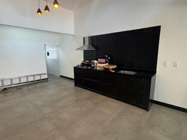 CASA TÉRREA NA SHIGS 715 | CONFORTO E LOCALIZAÇÃO PRIVILEGIADA