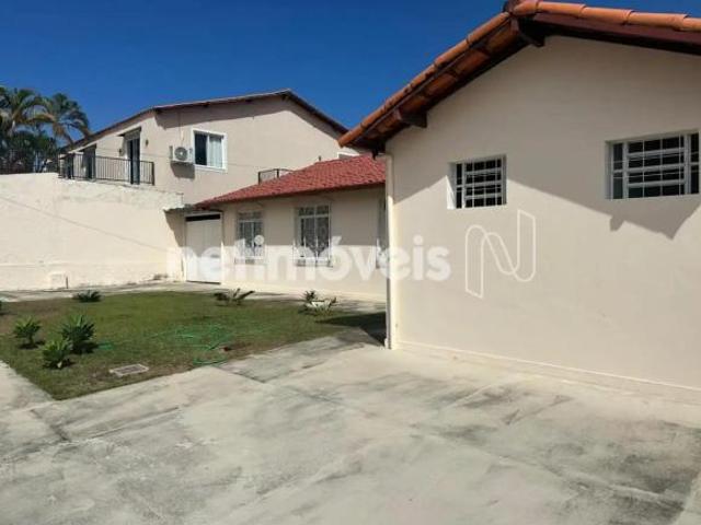 Casa térrea na SHIS QI 23 com amplo terreno e excelente potencial