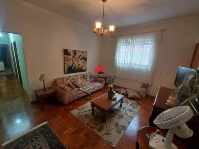 Casa térrea no Tatuapé com 288m², 3 dormitórios, amplo quintal e 3 vagas de garagem