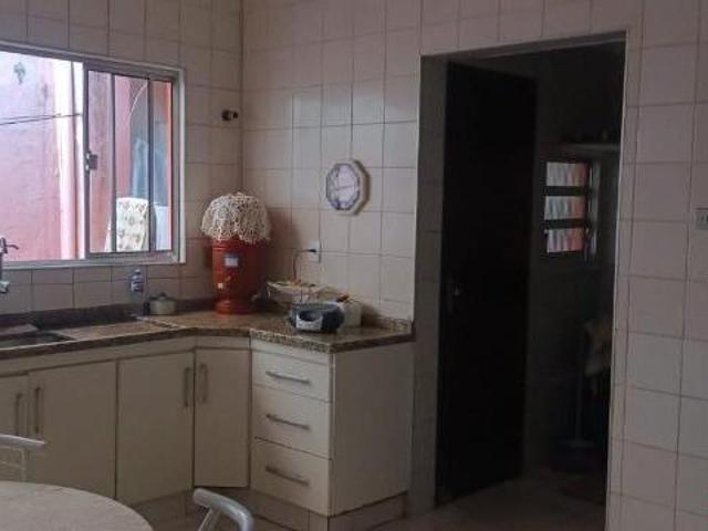 Casa térrea no Vianelo, 02 dormitórios, 01 vaga de garagem coberta