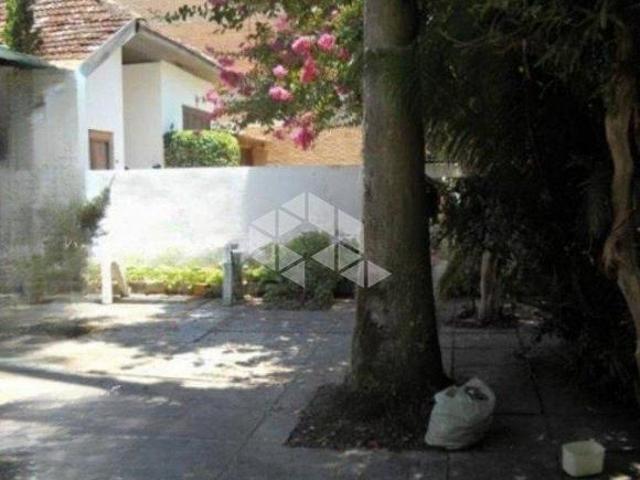 Casa térrea no Bairro Ipanema, 4 dormitórios, próximo a Orla do Guaíba