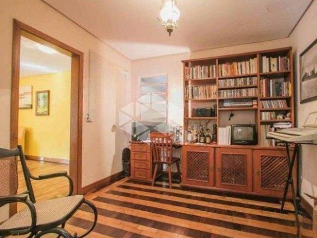Casa térrea no bairro Ipanema, com 3 dormitórios, sendo 1 suíte  próximo da Orla