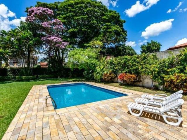 Casa térrea no Bairro Jardim Floresta em Atibaia SP São 4 suítes, sala ampla, cozinha planejada, am