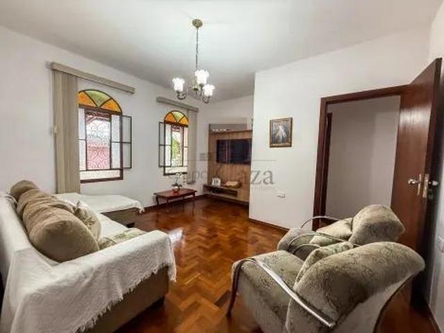 Casa térrea no Bosque dos Eucaliptos com 312m² de terreno 3 quartos 1 suíte