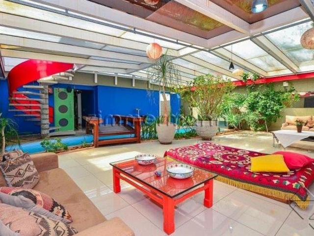 CASA TERREA NO BROOKLIN DE 3 DORMITÓRIOS E PISCINA