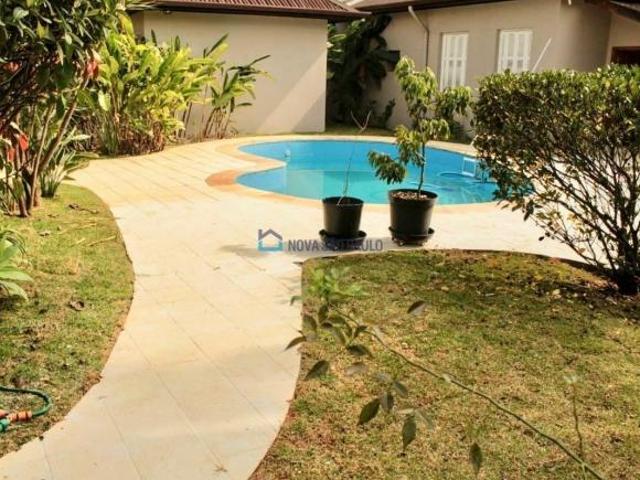 Casa Térrea no Campo Belo junto ao Brooklin velho com 7 quartos, 6 suítes 5 vagas com piscina !
