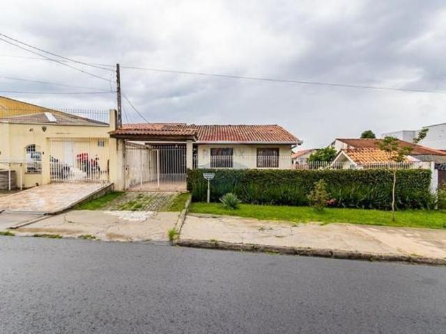 Casa Térrea no Cajuru: Conforto e Investimento!
