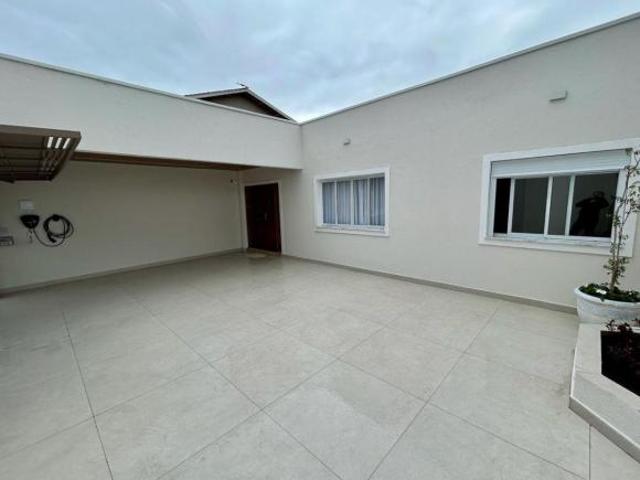 Casa térrea no centro de Arujá Recém reformada Exelente acabamento