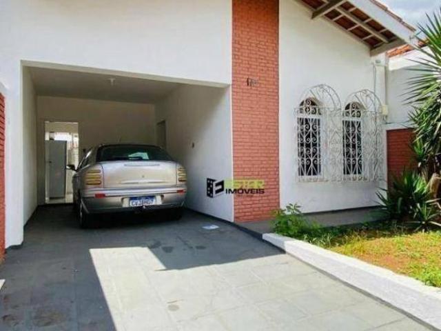 Casa térrea no Centro de Atibaia, com terreno amplo e piscina!