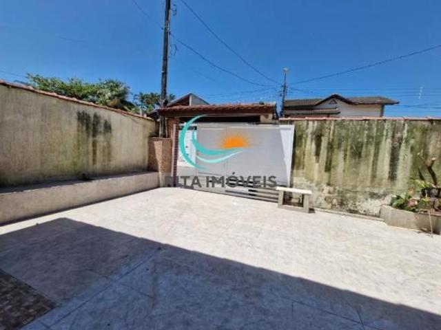 Casa térrea no centro de Bertioga, 2 dormitórios com edícula