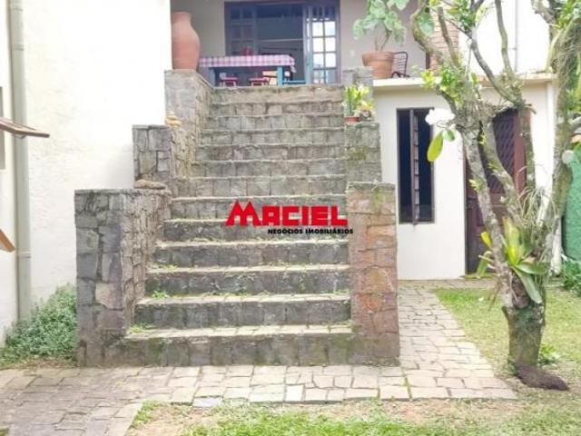 CASA TERREA NO CENTRO DE SÃO FRANCISCO XAVIER, 03 DORMITORIOS, SUITE COM HIDRO, 2 SALAS, TROCA POR A