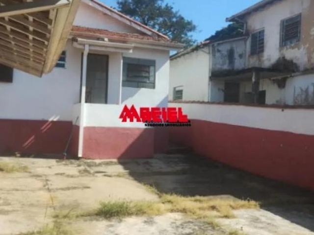 CASA TERREA NO CENTRO DE SÃO JOSE OS CAMPOS