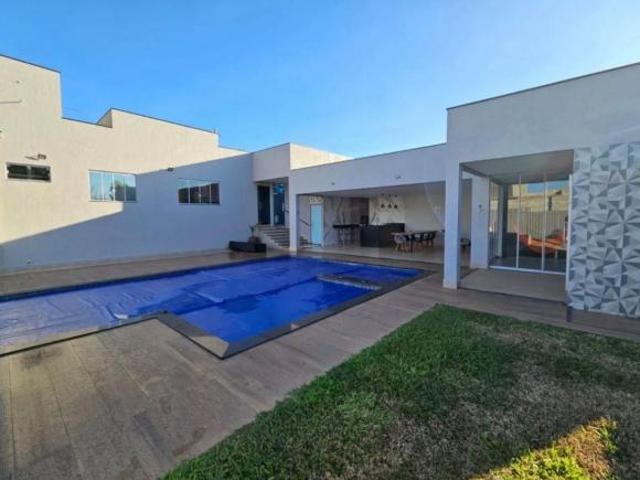 CASA TÉRREA NO COND. ESTÂNCIA QUINTAS DA ALVORADA| MODERNA EM LOTE RARO DE 690 m² LAZER C/ PISCINA