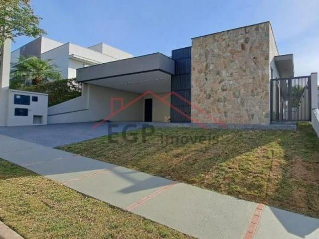 Casa térrea no Cond Residencial Giverny, com 3 suítes, sala 2 ambientes, lavabo, cozinha integrada c