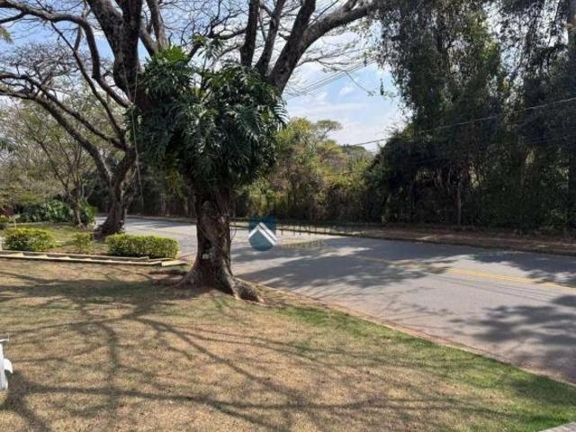 Casa Térrea no Condomínio Marambaia – 800 m² de Terreno e Piscina em Vinhedo/SP