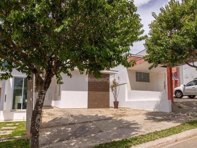 Casa térrea no Condomínio Golden Park II com 3 dormitórios com armários 1 suíte à venda, por R$ 69