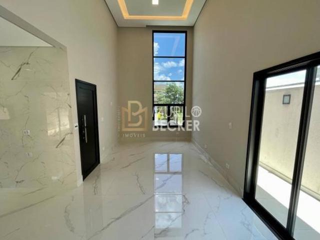 Casa térrea no Condomínio Residencial Fogaça Jacareí 3 Dormitórios 250m²