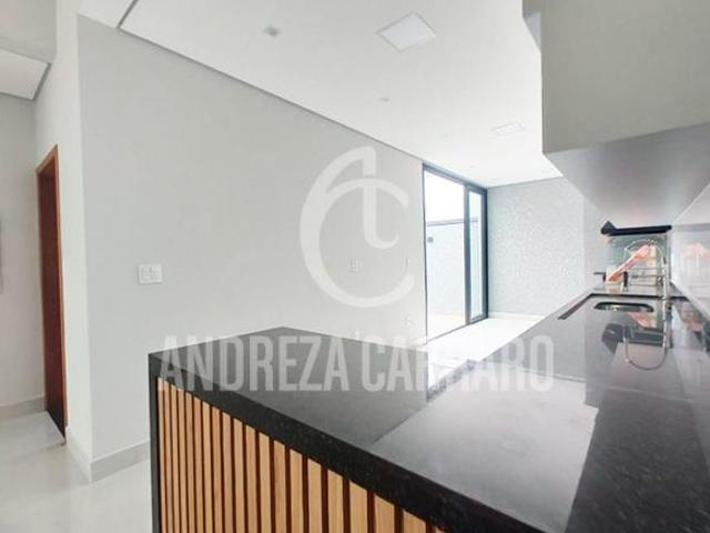 Casa Térrea no Condomínio Terras de São Francisco 3 suítes e Armários