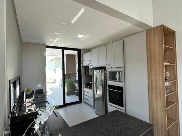Casa térrea no Condomínio Vereda dos Campos/ 250m²/São José dos Campos